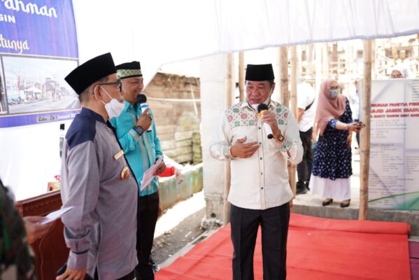 Rosjonsyah Hadiri Peletakan Batu Pertama Pembangunan Masjid Ibadurrahman - dclick